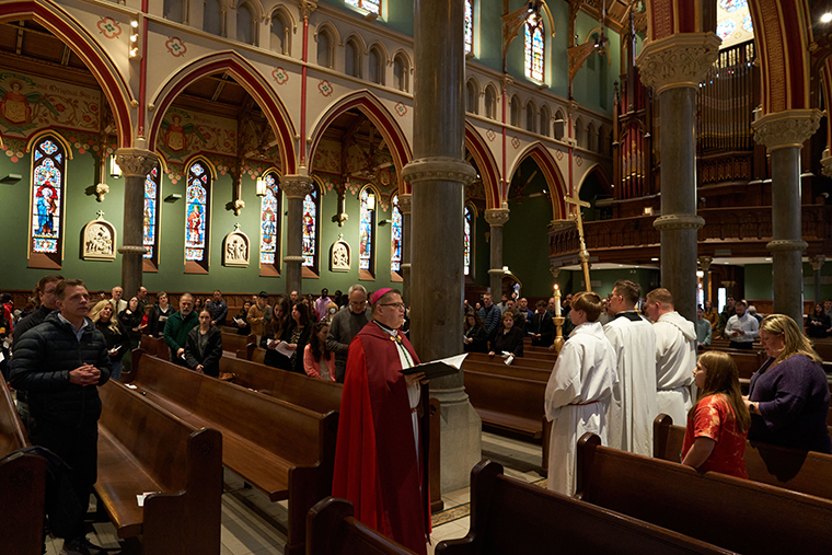 ‘Go tell’: Bishop reminds Good Friday crowd of their spiritual duty ...