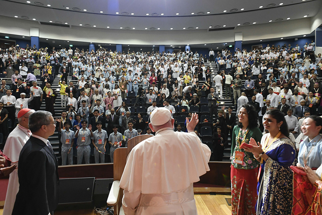 Pope encourages Singapore’s young to cultivate unity amid diversity ...